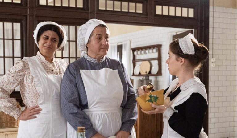 Carmen Flores Sandoval, Simona ne la Promessa?