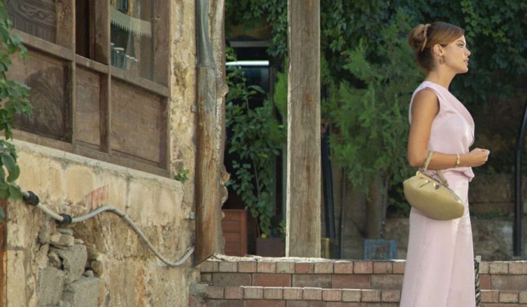 Terra Amara, 19 luglio 2023: Yilmaz e Zuleyha desiderano scappare